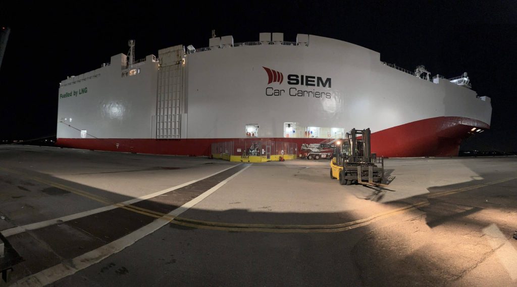 Another Bunkering 'First' For Siem Car Carriers and Eagle LNG - Siem ...